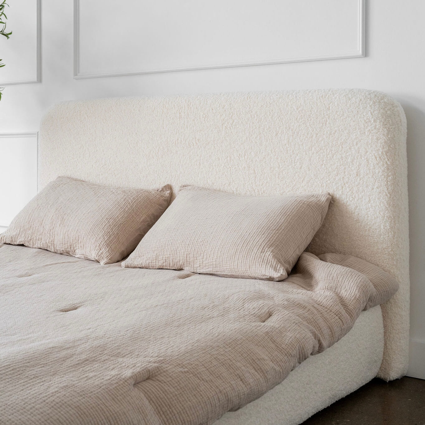 Modern & Minimal Teddy bear Boucle storage bed – Mim Concept