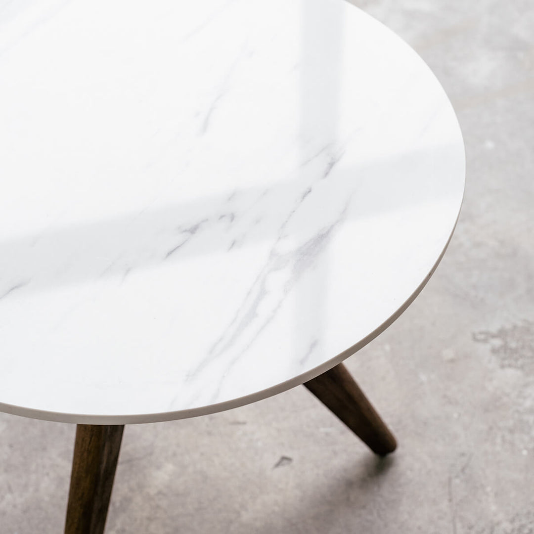 Sleek and Minimalist Marble Side Table - Mim Concept